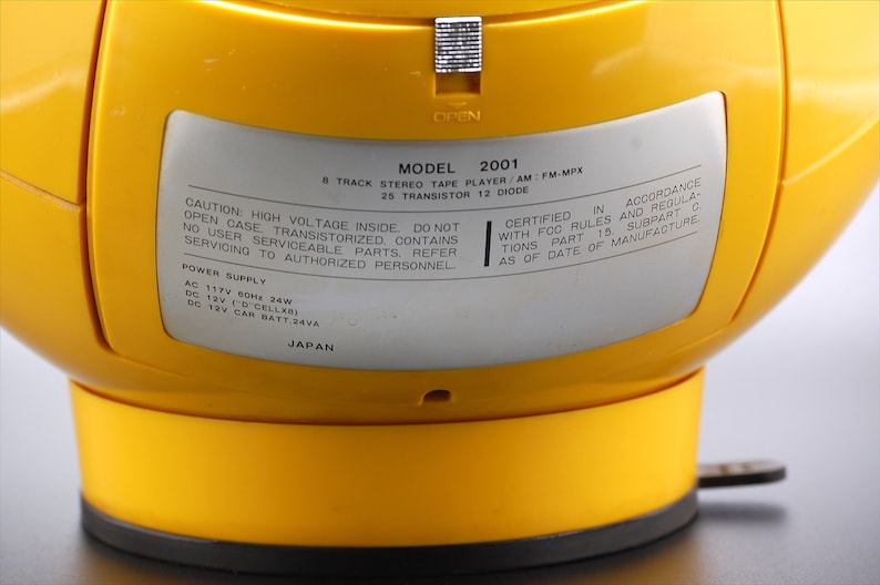 Vintage 1970s Yellow Weltron 8 Track Stereo Player AM/FM 25 Transistor ...