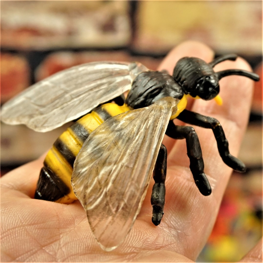 Big Honey Bee Detailed Figurine, LIFELIKE HALLOWEEN Bee INSECT ...