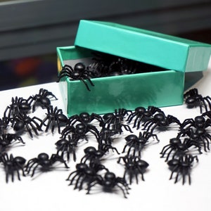 BLACK SPIDERS for HALLOWEEN Craft Small Halloween Spiders Charms Slime ...