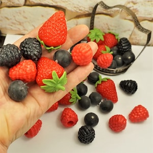 REAL SIZE BERRIES, Lifelike Strawberries Blueberries Blackberries ...