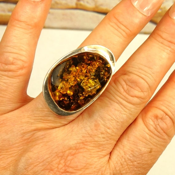 GIANT AMBER RING, Amber and 925 silver, Greenish ambe… - Gem