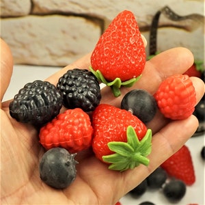 REAL SIZE BERRIES, Lifelike Strawberries Blueberries Blackberries ...