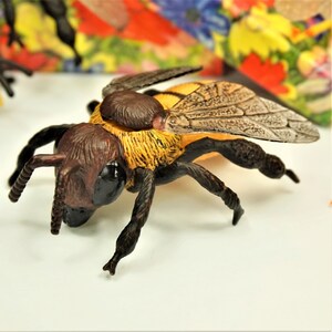 Big Bumblebee Detailed Figurine, LIFELIKE HALLOWEEN Bee INSECT ...