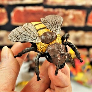 Big Bumblebee Detailed Figurine, LIFELIKE HALLOWEEN Bee INSECT ...