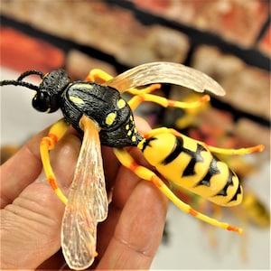 LIFELIKE HALLOWEEN Wasp INSECT, Simulation Insects, Big Wasp Detailed ...