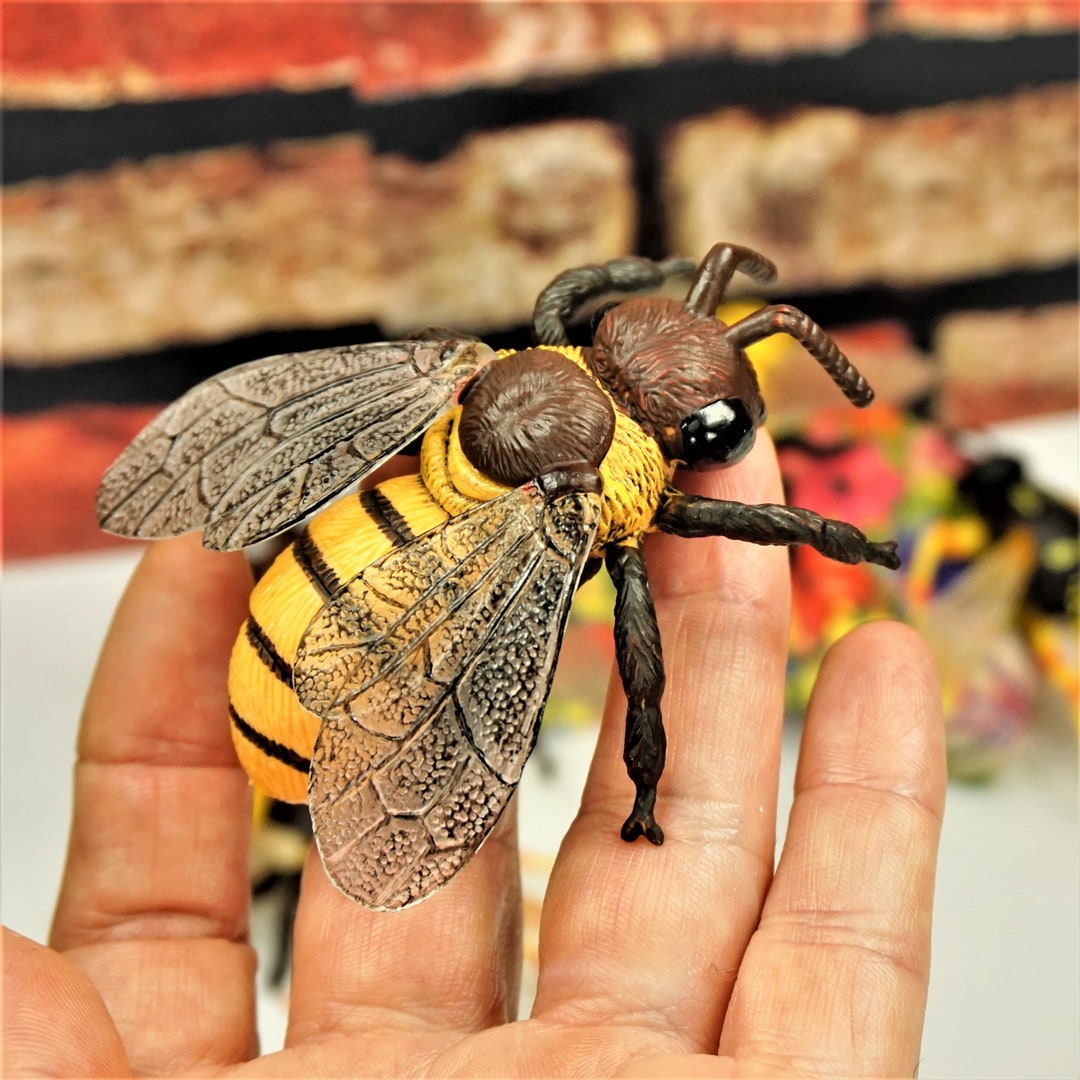 Big Bumblebee Detailed Figurine, LIFELIKE HALLOWEEN Bee INSECT ...