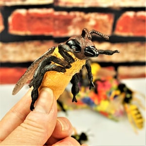 Big Bumblebee Detailed Figurine, LIFELIKE HALLOWEEN Bee INSECT ...