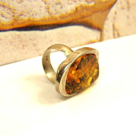 GIANT AMBER RING, Amber and 925 silver, Greenish ambe… - Gem