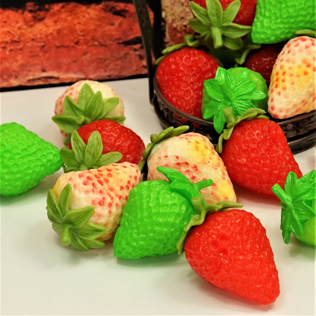 LIFELIKE STRAWBERRIES Red Green White, Assorted Kitchen Fruits, Real ...