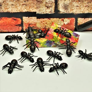 HALLOWEEN GIANT ANTS, Prank Toy, Lifelike Ants, Halloween Party Supply ...