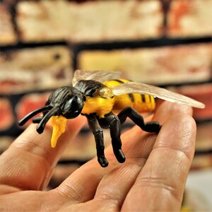Big Honey Bee Detailed Figurine, LIFELIKE HALLOWEEN Bee INSECT ...