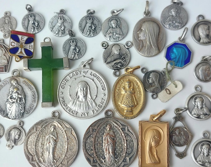 25+ WORN/UNSOLD/DAMAGED Vintage Catholic Medals & Pendants: Green Stone ...