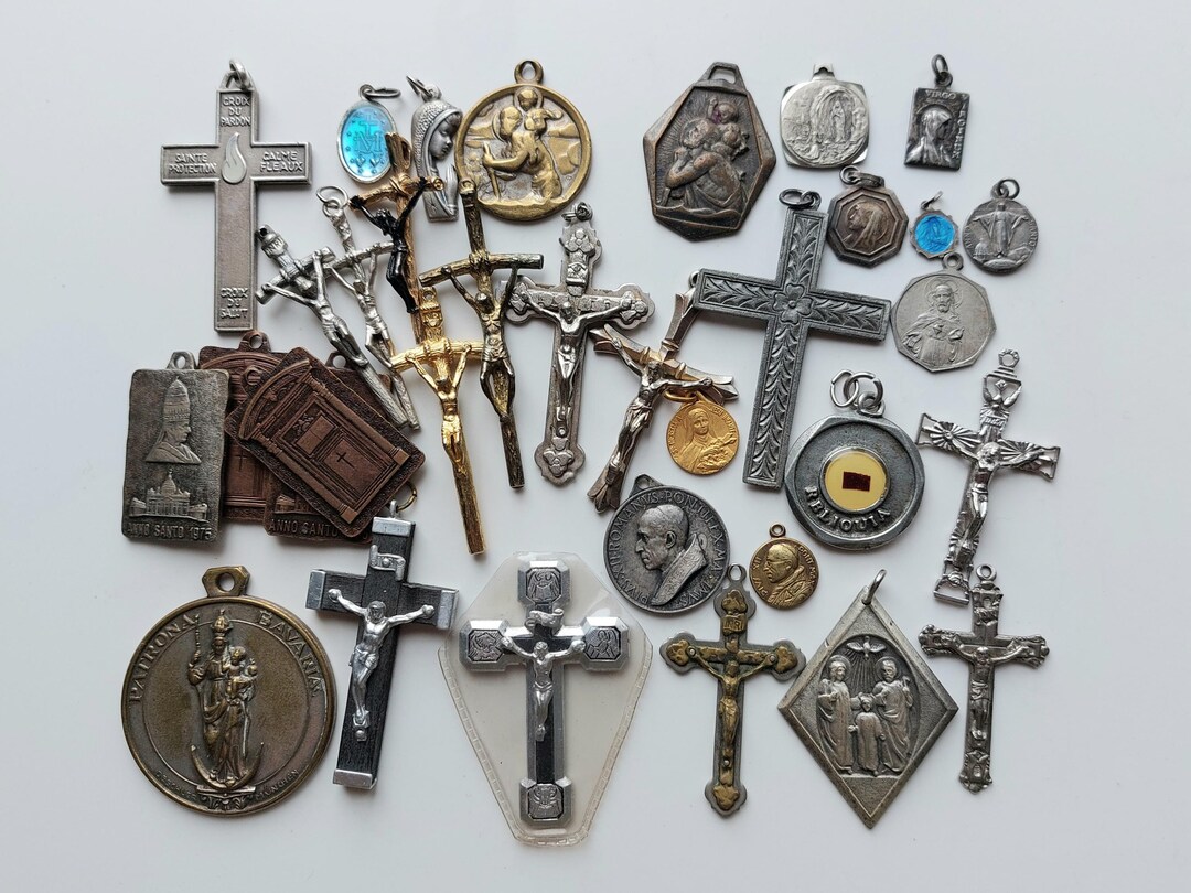 WORN/UNSOLD/DAMAGED Vintage Catholic Medals & Pendants: Cross/crucifix ...