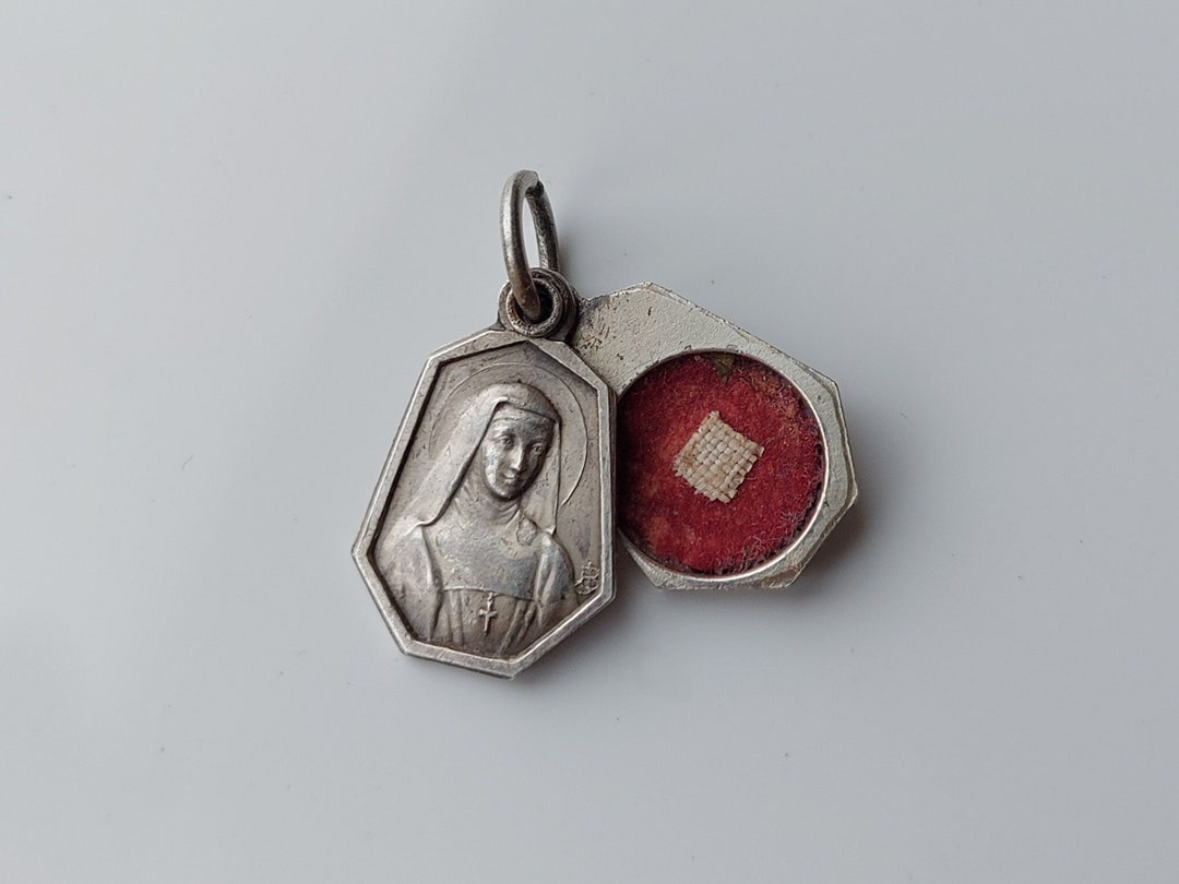 St Margaret Mary Alacoque Sliding Tissue Relic Pendant Locket ...