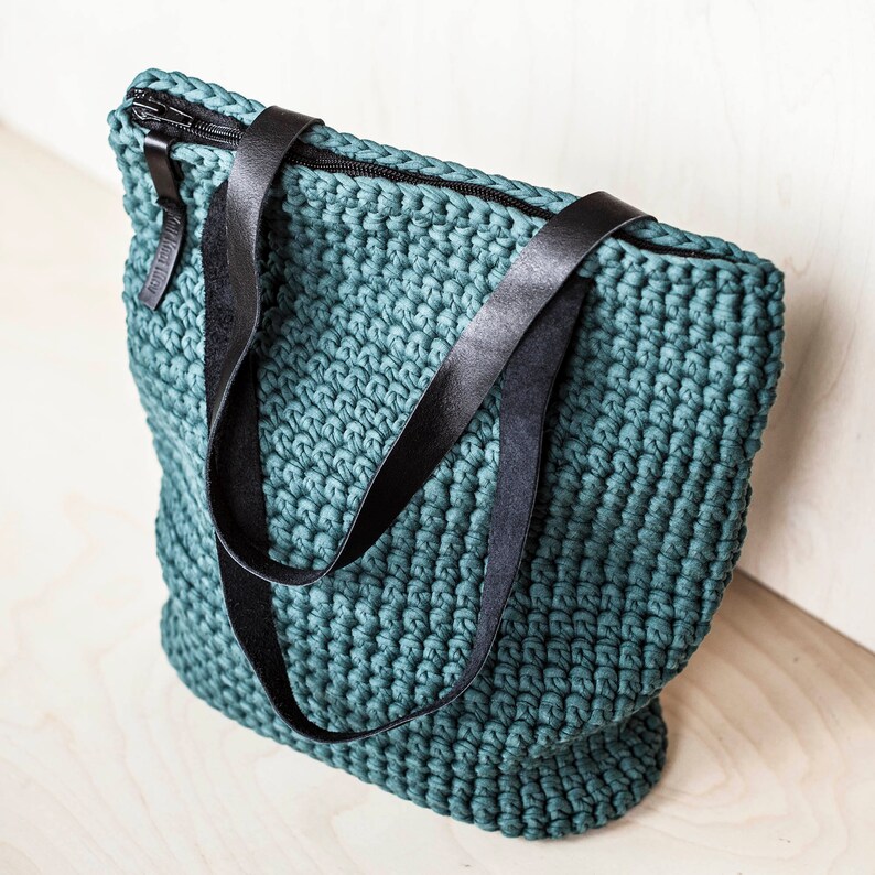 Zipper Tote Crochet Chunky Yarn Video Tutorial and Pattern/ Crochet ...