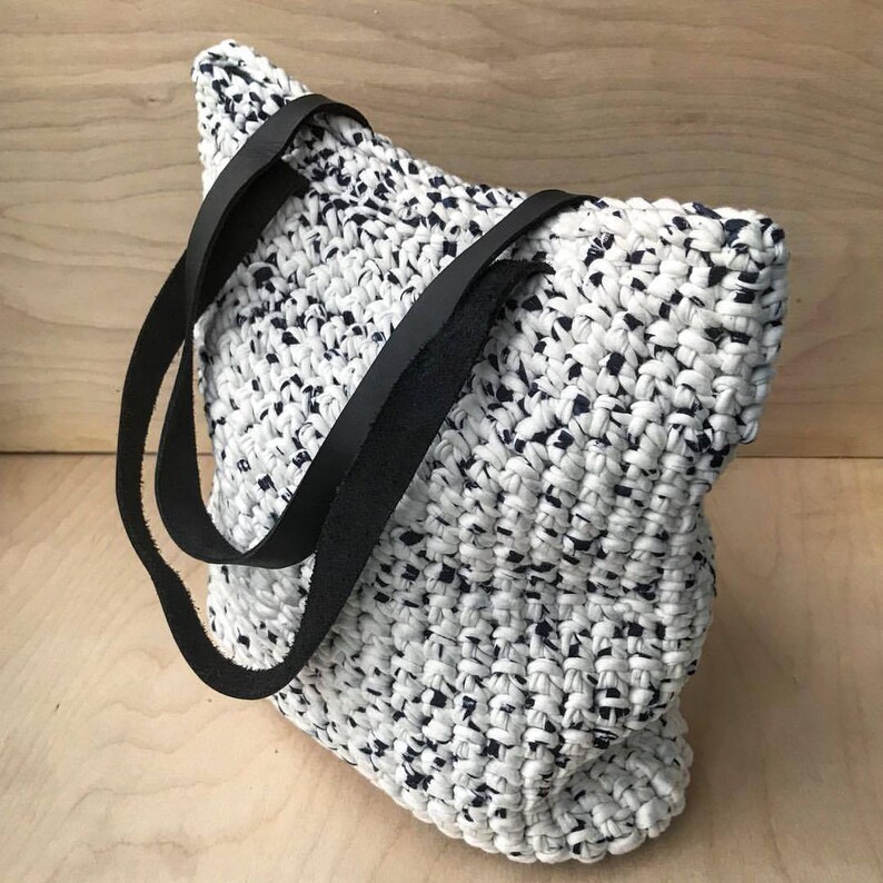 Zipper Tote Crochet Chunky Yarn Video Tutorial and Pattern/ Crochet ...