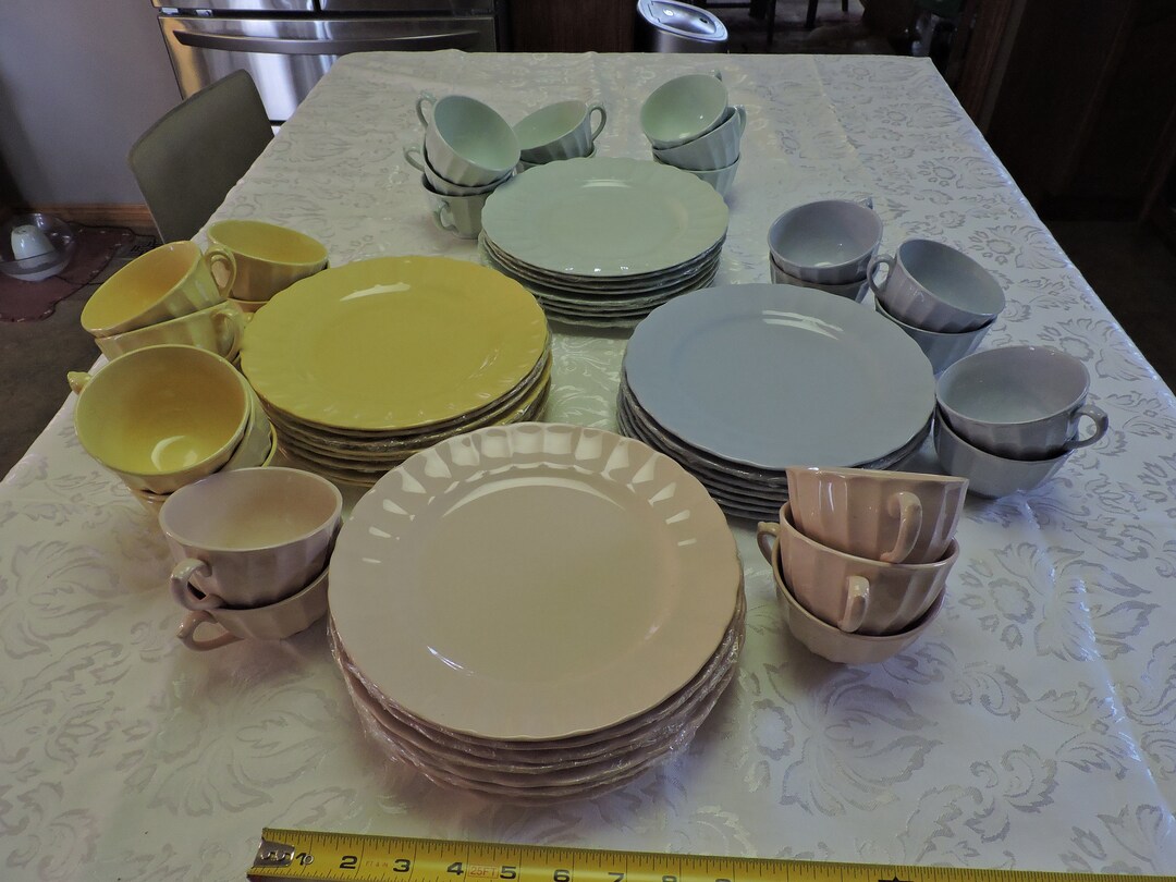 Morn Glo by Sovereign Canada Potters Vintage 1950s Dinner Plates and ...