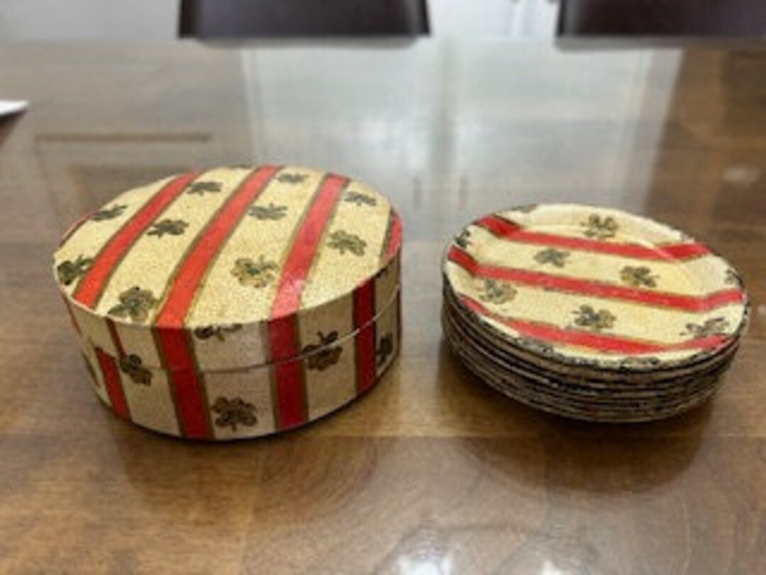 Vintage Japan - 8 Plate Set With Plate Holder - Wax Paper Cardstock ...