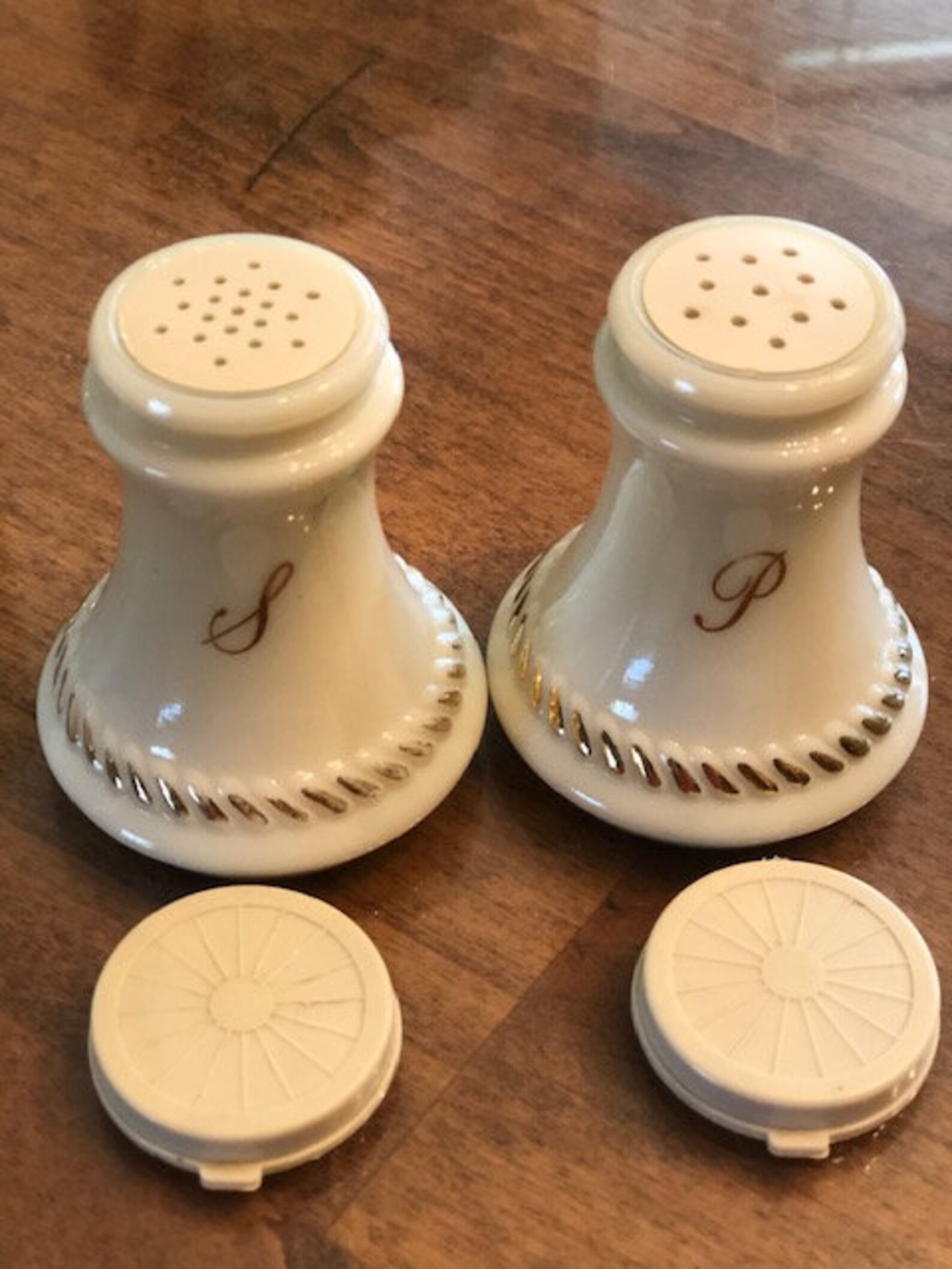 Salt and Pepper Shaker Set: Very Nice Salt & Pepper Glazed Ceramic ...