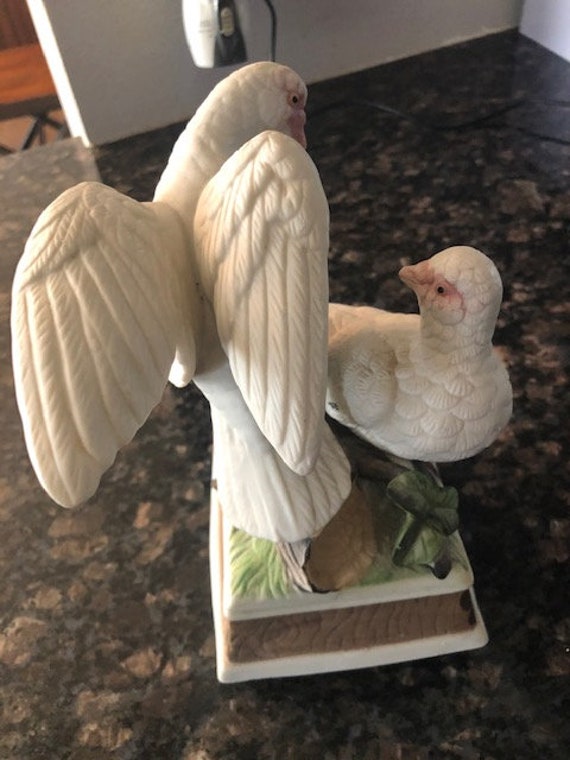 White Doves ceramic figurine Music Box - Plays Tune "… - Gem