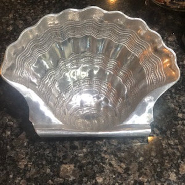 Clam Shell Bowl - Etsy