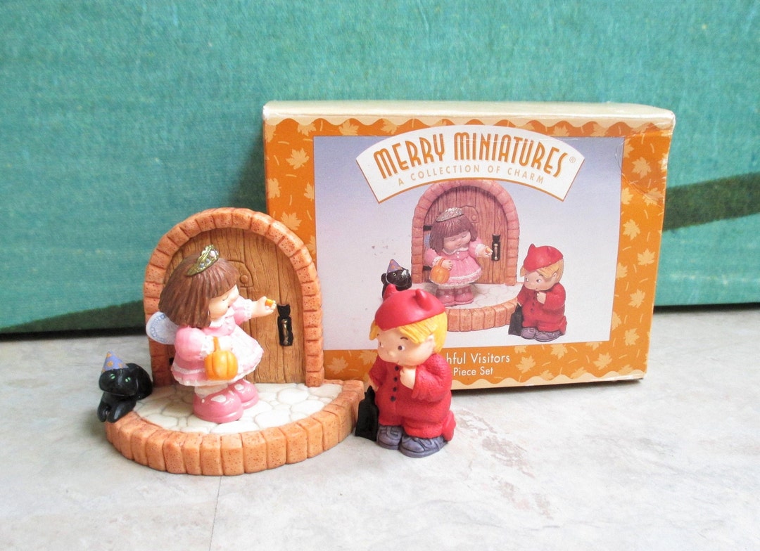 Hallmark Merry Miniatures Halloween Figurines, Bashful Visitors 3 Piece ...