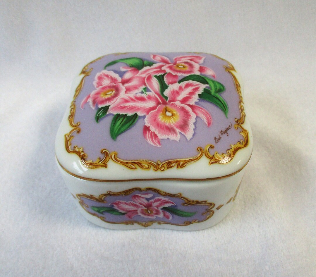 Porcelain Music Box, Heritage House "love Songs to Remember" Plays ...