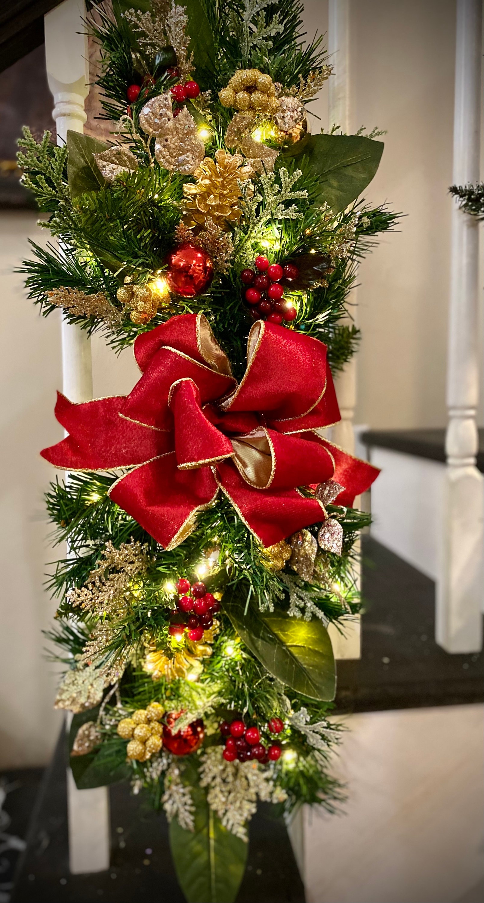 Individual Swags. Christmas Swag for Stairs, Pre Lit With Automatic ...