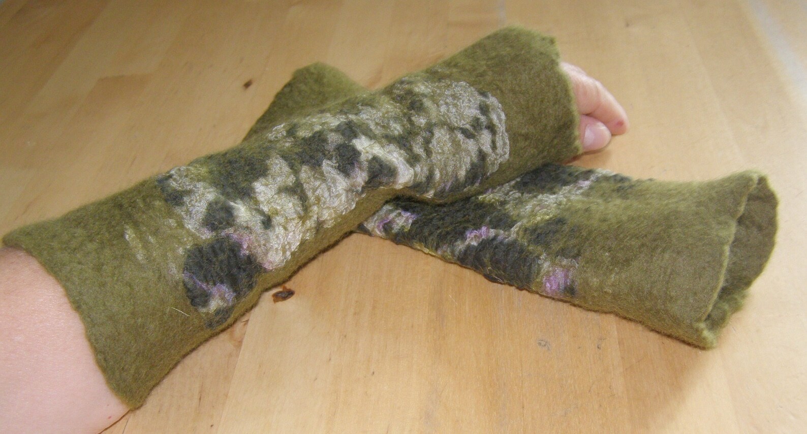 Felt Cuffs Made of SILK With MERINOWOLLE Arm Warmers Pulse - Etsy