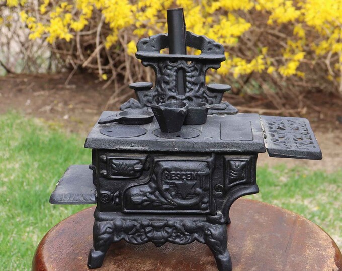Vintage CRESCENT Miniature Cast Iron Stove, With Accessories, Salesman ...