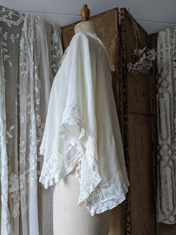 1920s antique lace trimmed silk boudoir jacket - Gem