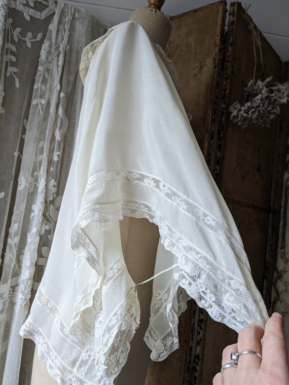 1920s antique lace trimmed silk boudoir jacket - Gem