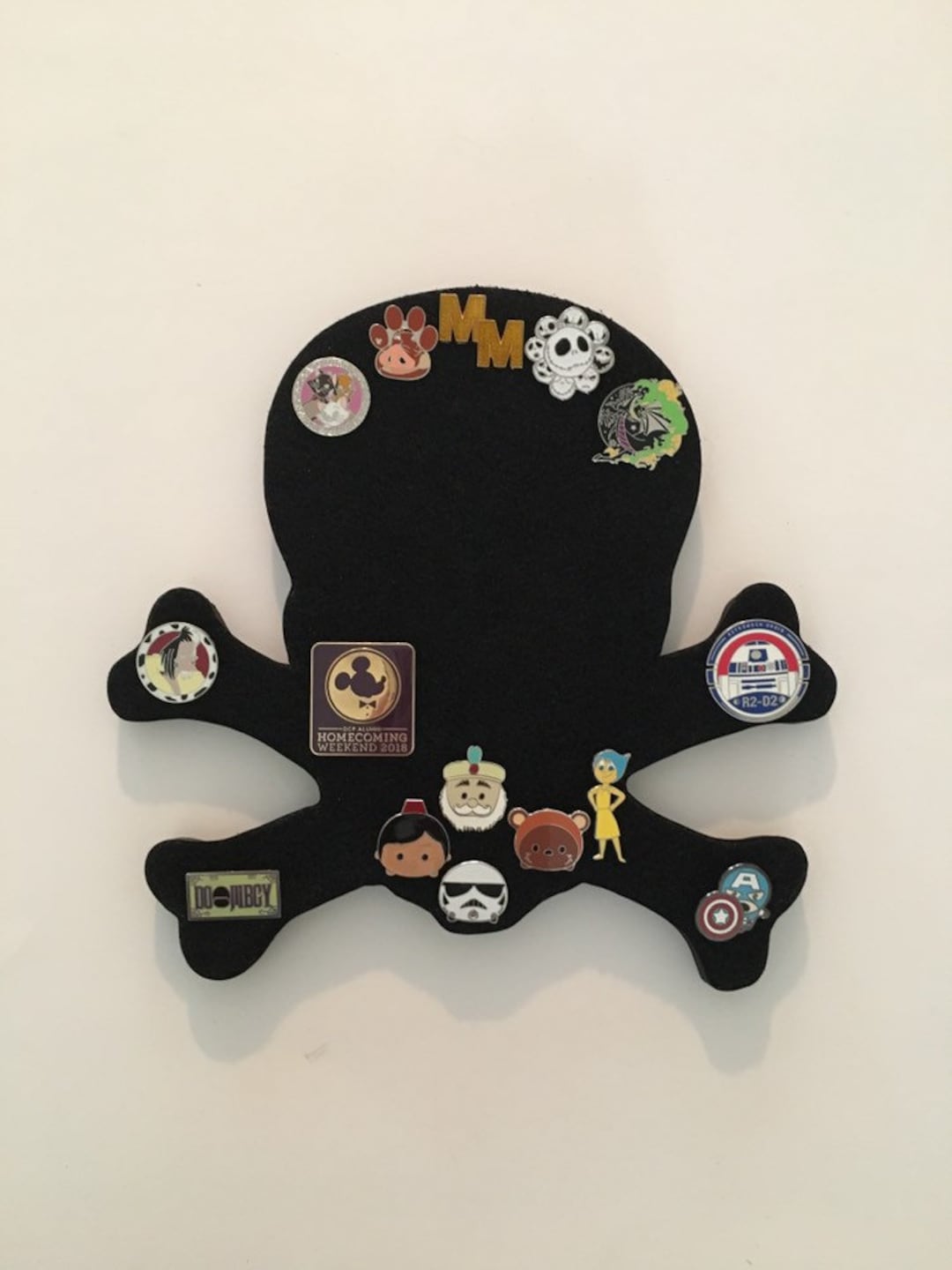 Pirates Skull and Crossbones Pin Display Board, Disney Pirates of the ...