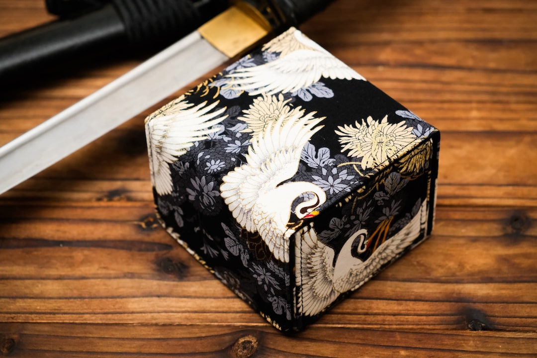 The Geisha (midnight Crane) - Deck Box for Trading Card Games, TCG, EDH ...
