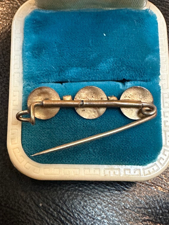 French Antique Belle Époque 10k Gold Brooch with Ladi… - Gem