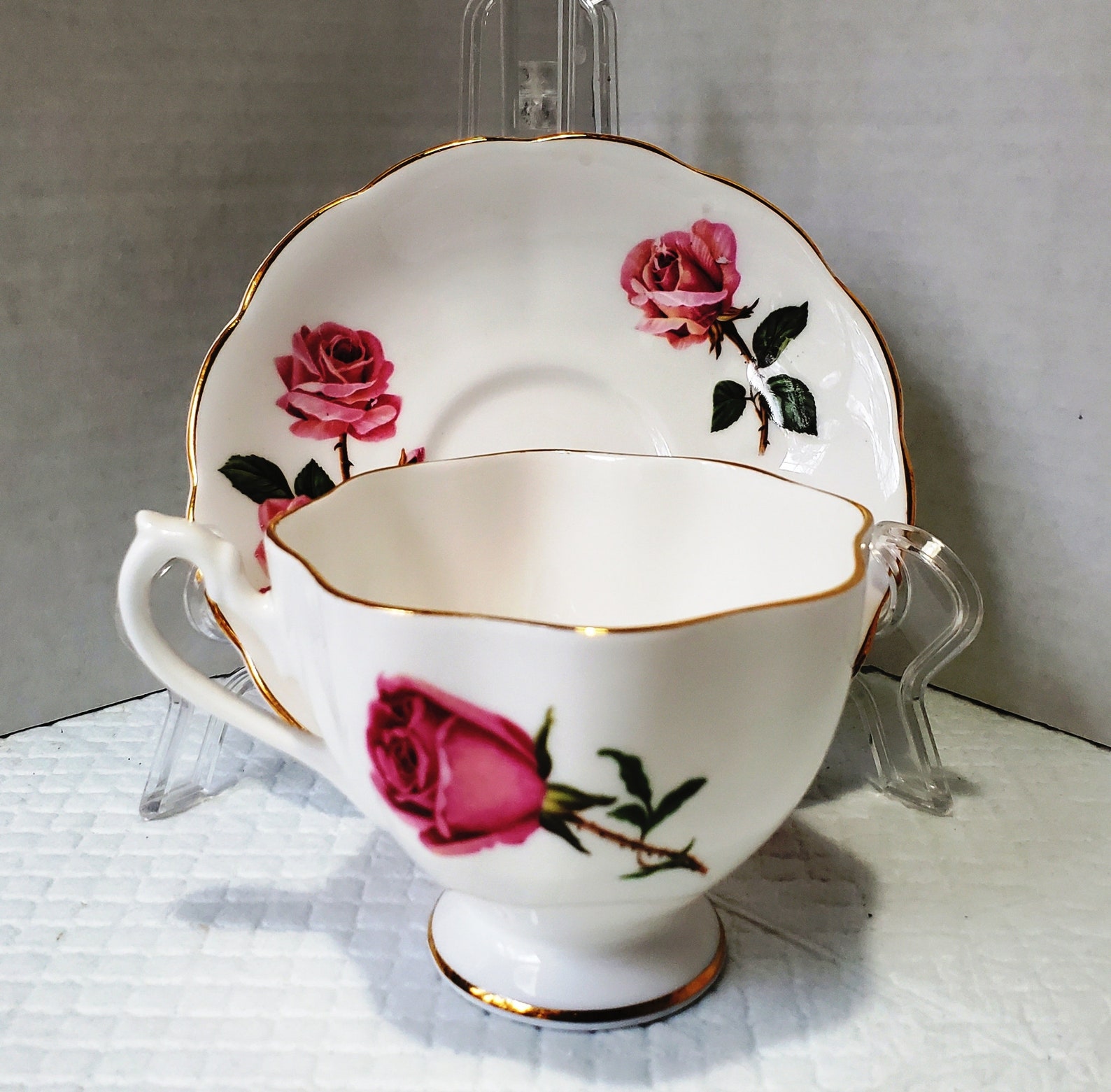 Queen Anne roses Cup and Saucer Set / England - Etsy
