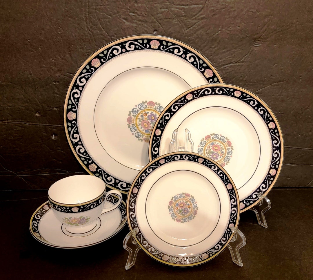 5-pc Wedgwood "runnymede" Place Setting / Dark Blue Border Eight (8 ...