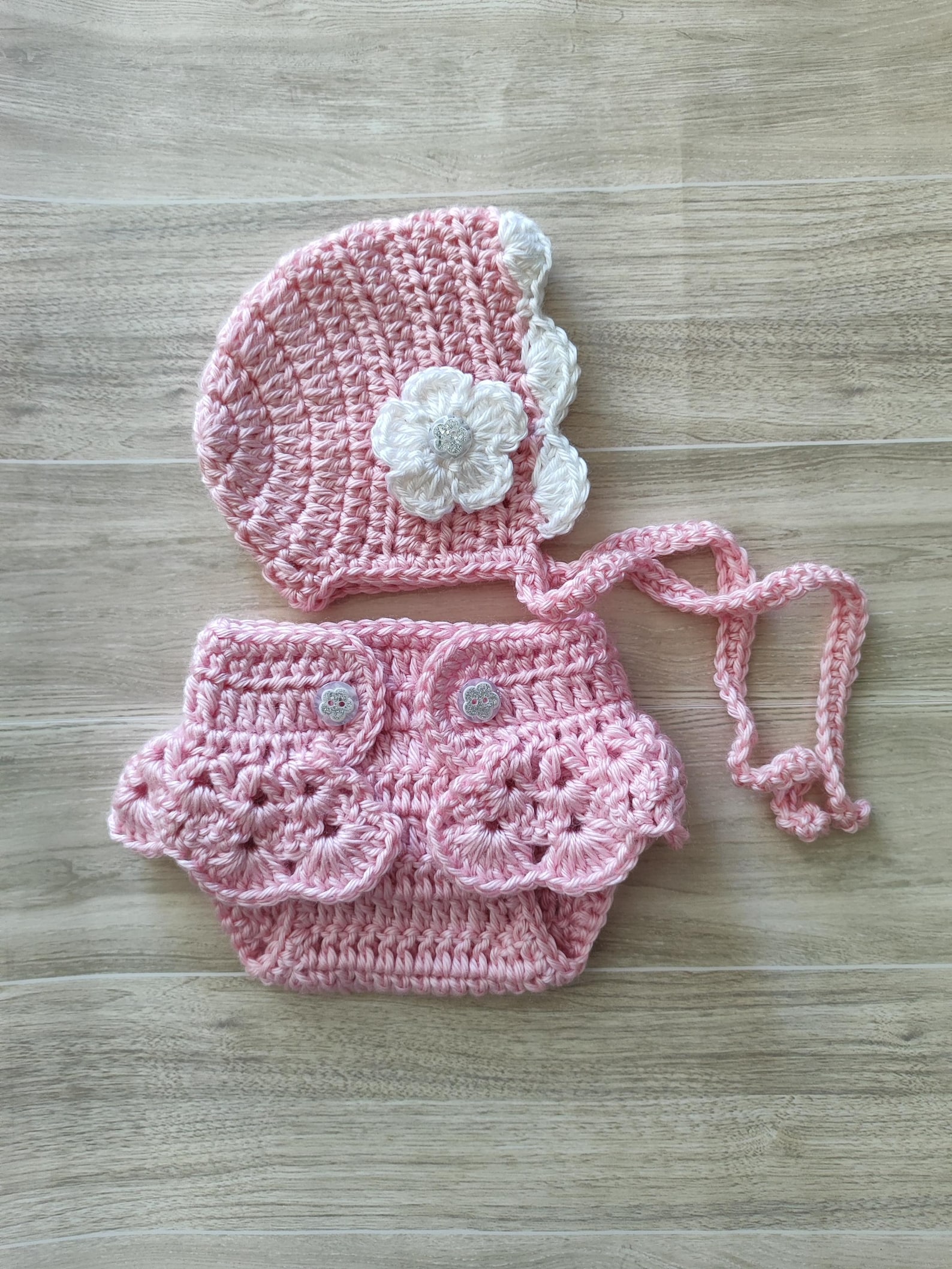 Newborn Baby Girl Set: Hat-bonnet, Diaper Cover With Ruffles, Booties ...