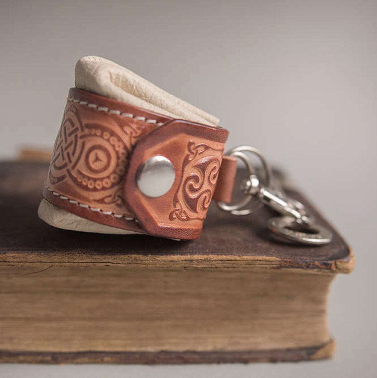 Celtic Triskelion Keychain, Irish Leather Keychain, Triple Spiral ...