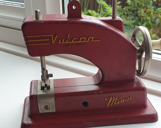 1960s Vintage Vulcan Minor Child's Sewing Machine Decorative Only ...