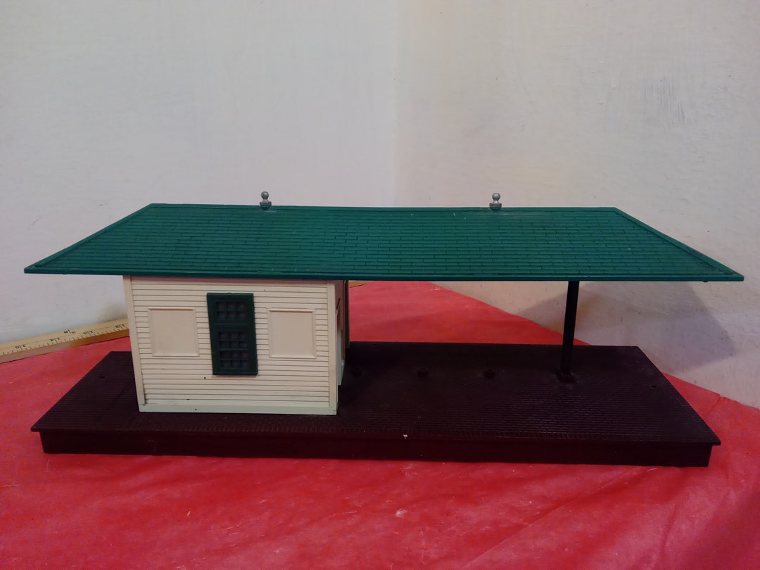 Vintage Train Set Building, Illuminated Freight Station #256 by Lionel ...