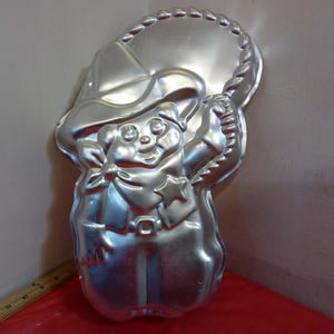 Vintage Aluminum Cake Pans, Bubble Gum Machine, Bowling, Reindeer ...