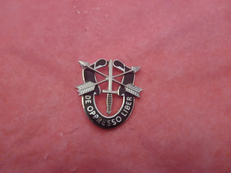 Vintage Military Hat Pins and Pins, Eagle Hat Pins, Eagle Shirt Pins ...