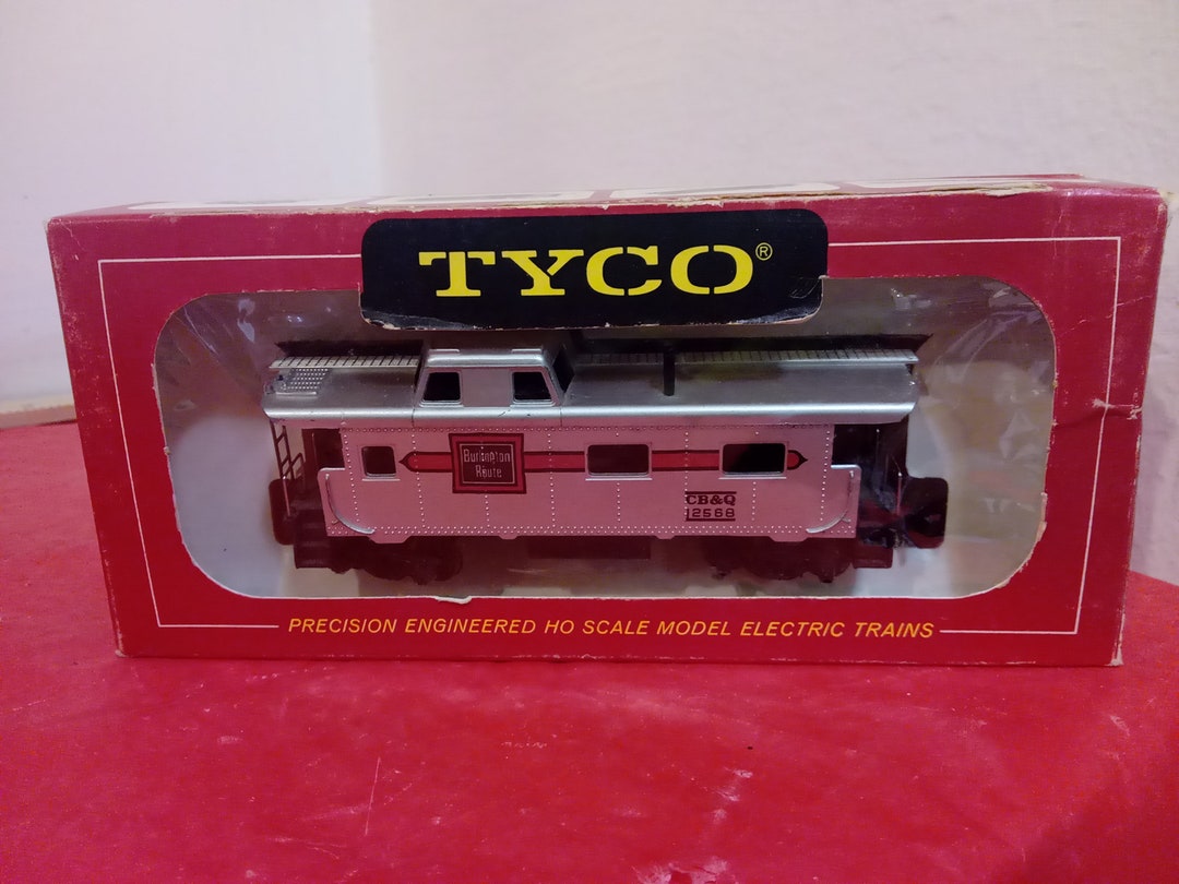 Vintage Model Train, Tyco HO Scale 8-wheel Caboose Burlington Route ...
