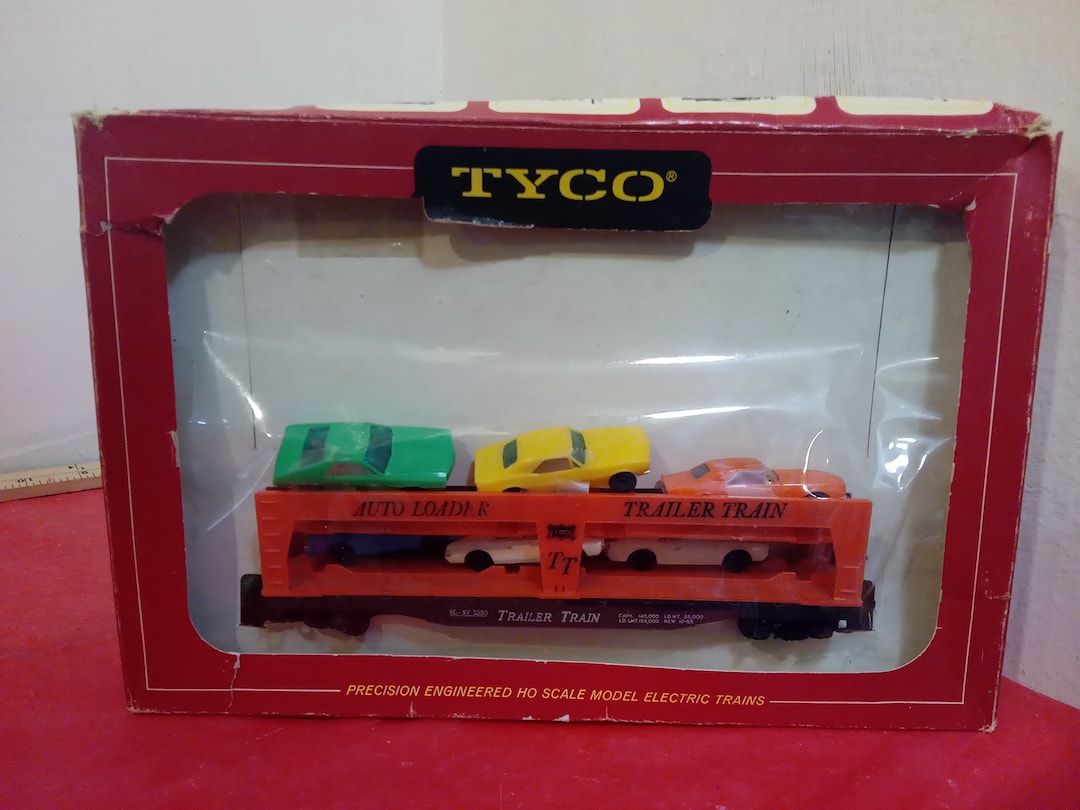 Vintage Model Train, Tyco HO Scale Auto Loader With 6 Automobiles ...