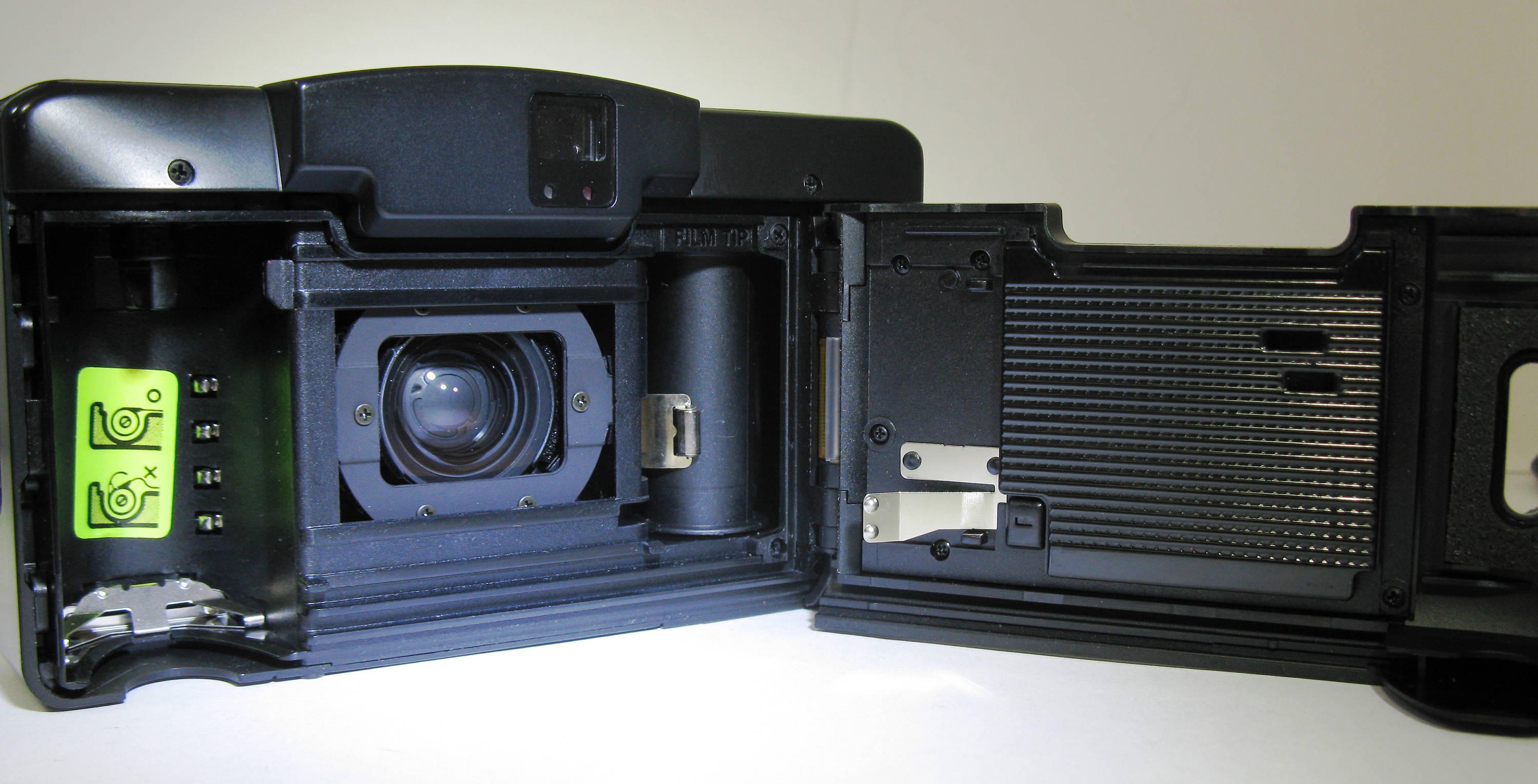Minox CD 70 35 Mm Camera With Minoctar 35-70mm Zoom Lens and Minox Case ...