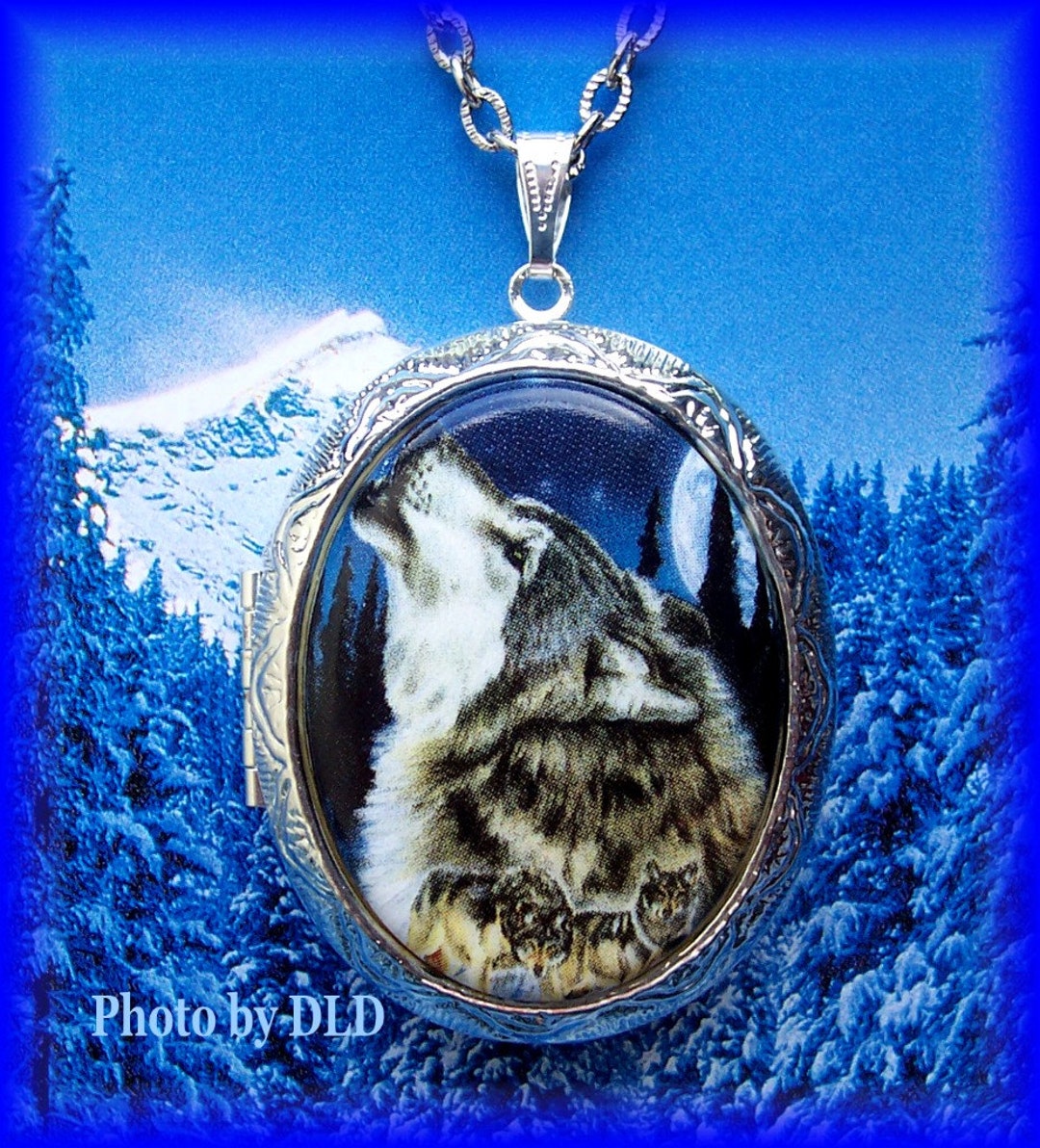 Large Porcelain Gray Wolf Howling at the Moon Wolves Cameo Costume ...