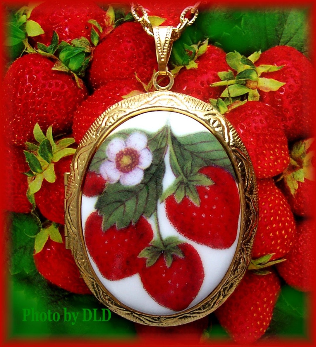LUSCIOUS RED STRAWBERRIES Strawberry Porcelain Cameo With White Flowers ...