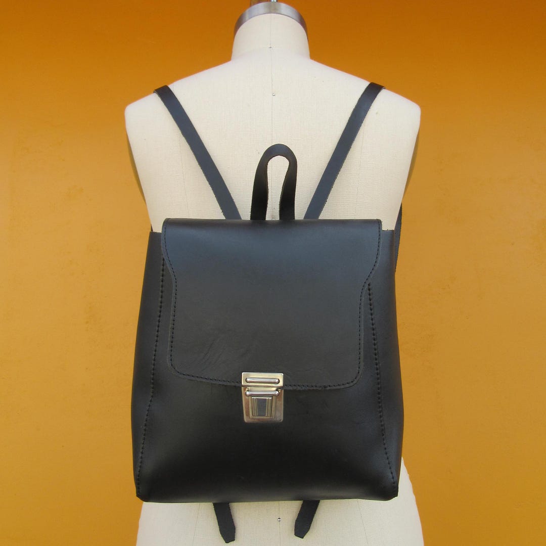 90s Medium Size Black Leather Backpack | Push Button Closure Backpack ...