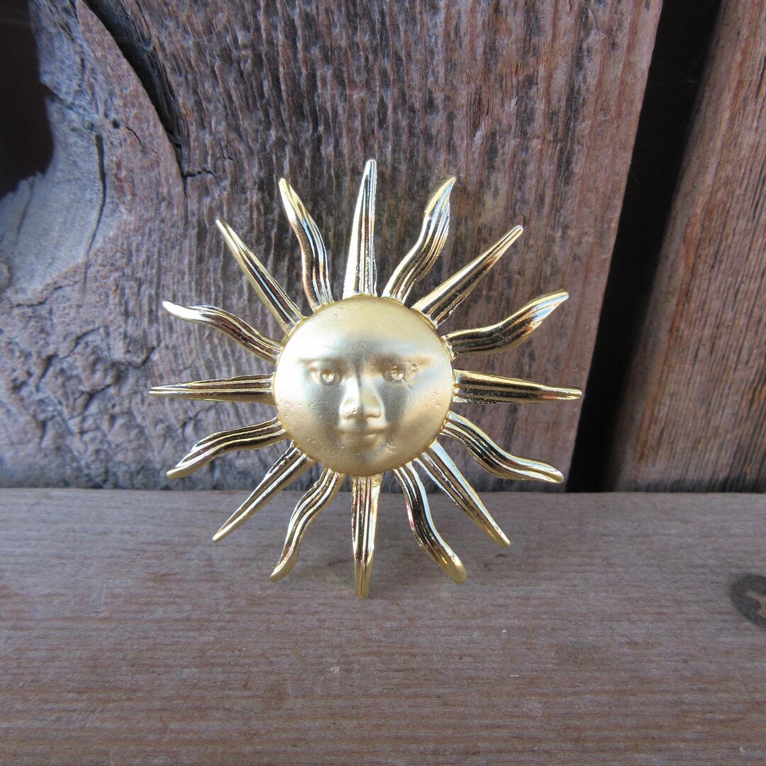 NOS 80s Chunky Gold Tone Sun Novelty Brooch Pin | Anthropomorphic Sun ...
